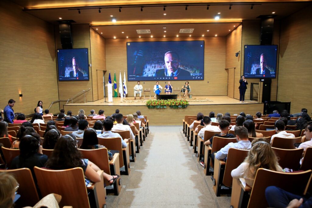 Professor titular da Sorbone, Mathieu Disant defende que custo e prazo ...